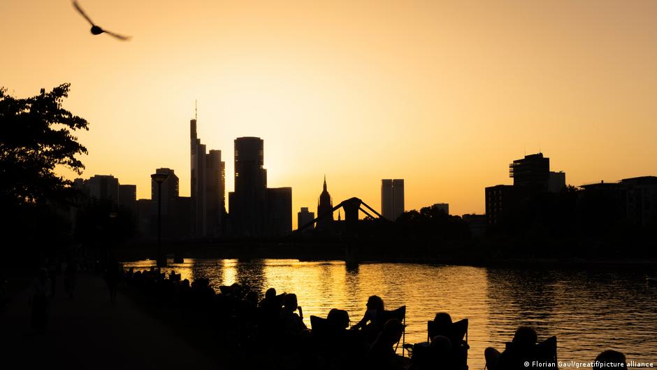 Germany updates: Weather service issues heat warnings – DW – 08/14/2025