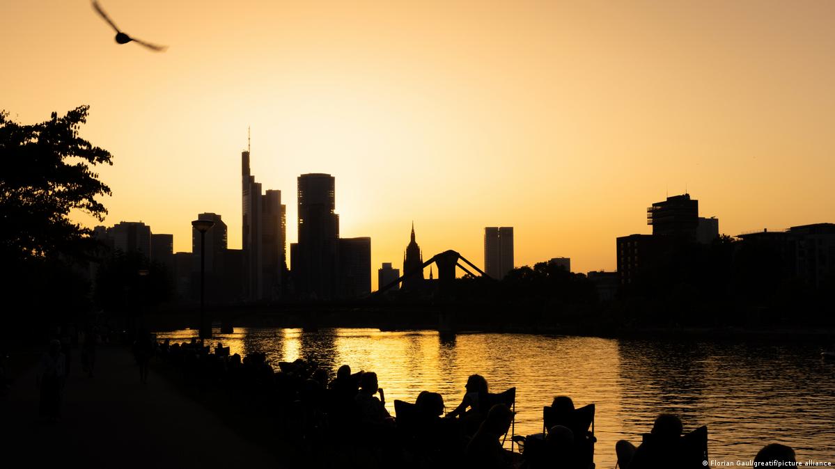 Germany updates: Weather service issues heat warnings