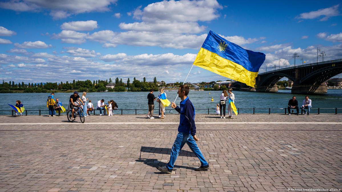 Will young Ukrainians return with borders open again? – DW – 08/30/2025