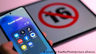 EU lawmakers back plan for social media age rules