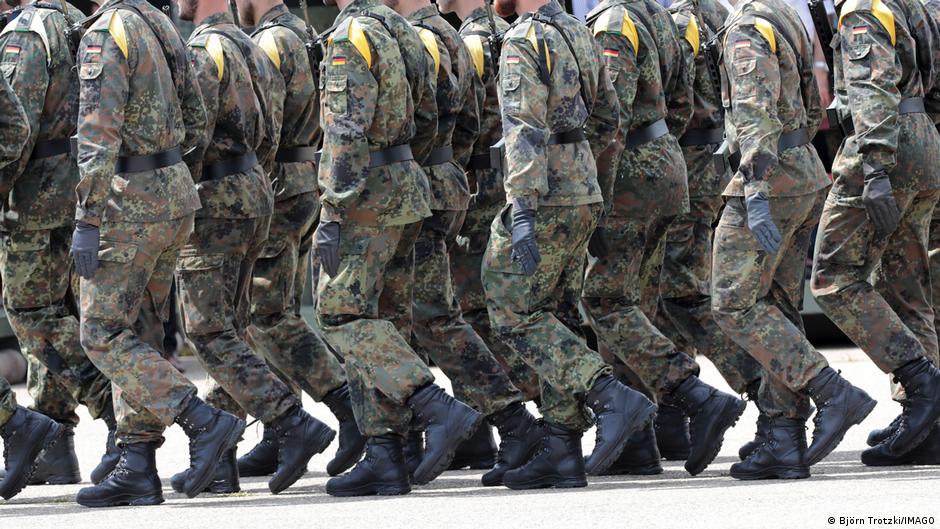 Germany aims to boost Bundeswehr recruit numbers – DW – 08/27/2025