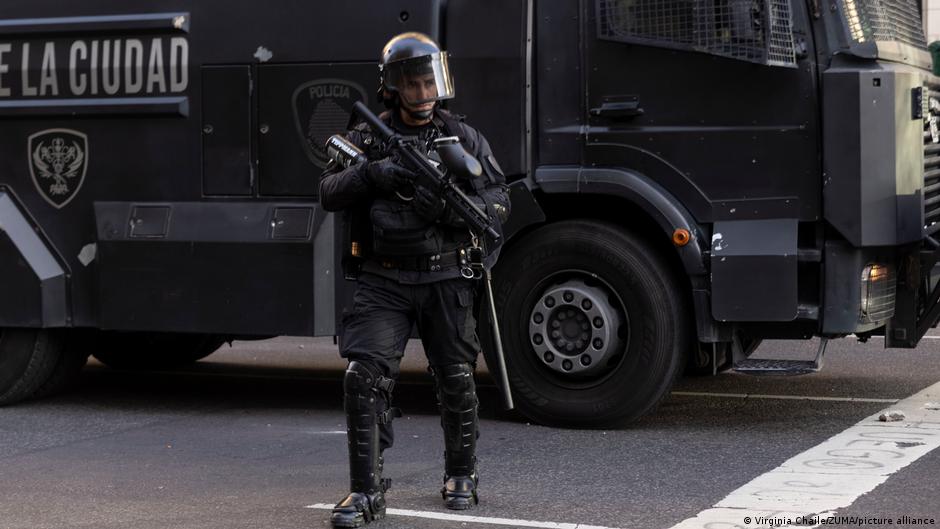 Mali arrests 2 generals, Frenchman in alleged coup plot