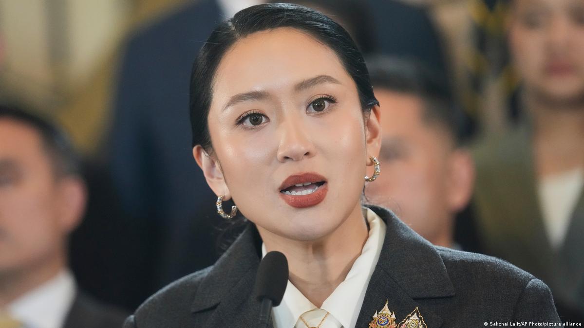 Thailand PM Paetongtarn Shinawatra sacked over Cambodia call – DW – 08/29/2025