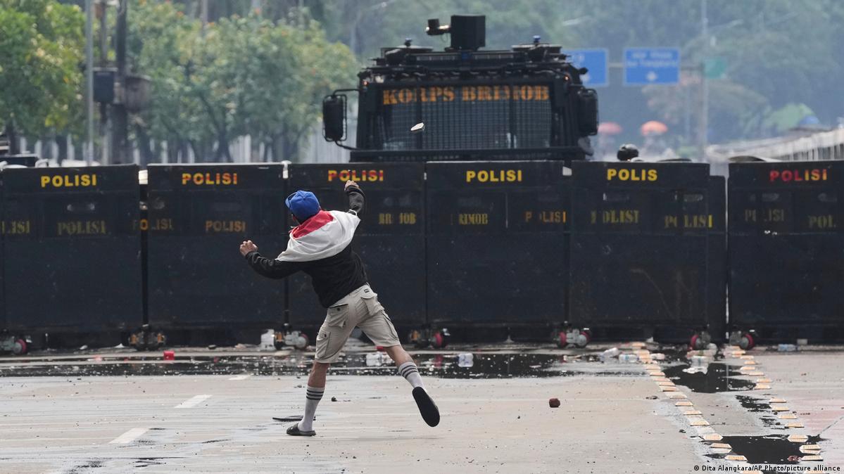 Indonesia: Protests continue despite crackdown and deaths