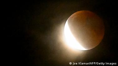 2026 stargazing: Eclipses, meteor showers and supermoons