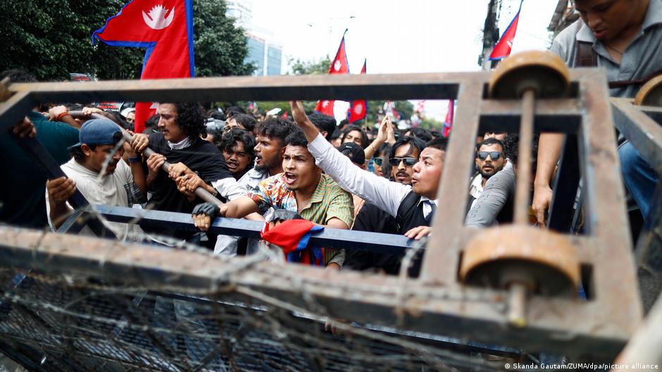 नेपाल: अब तक 17 लोगों की मौत, 145 से अधिक घायल – DW – 08.09.2025