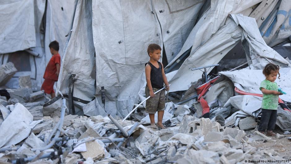 Genocide occurring in Gaza, says UN human rights commission – DW – 09 ...