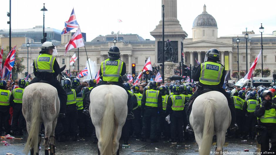 Right-wing protesters clash with London police – DW – 09/13/2025