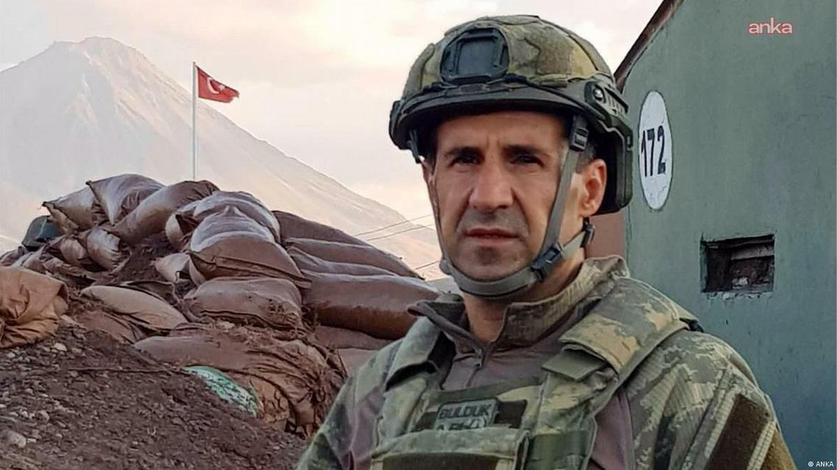 Bahçeli'yi eleştiren emekli albay Orkun Özeller tutuklandı – DW – 17.09 ...