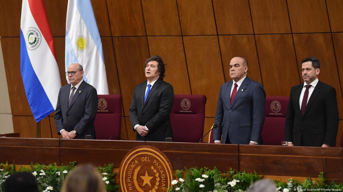 Milei elogia crecimiento de Paraguay frente a su Parlamento