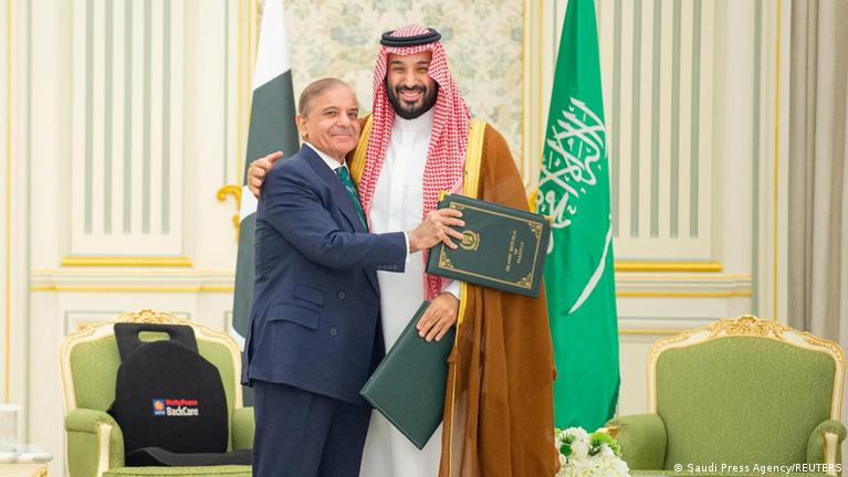 What's behind the Pakistan-Saudi Arabia defense pact? – DW – 09/19/2025