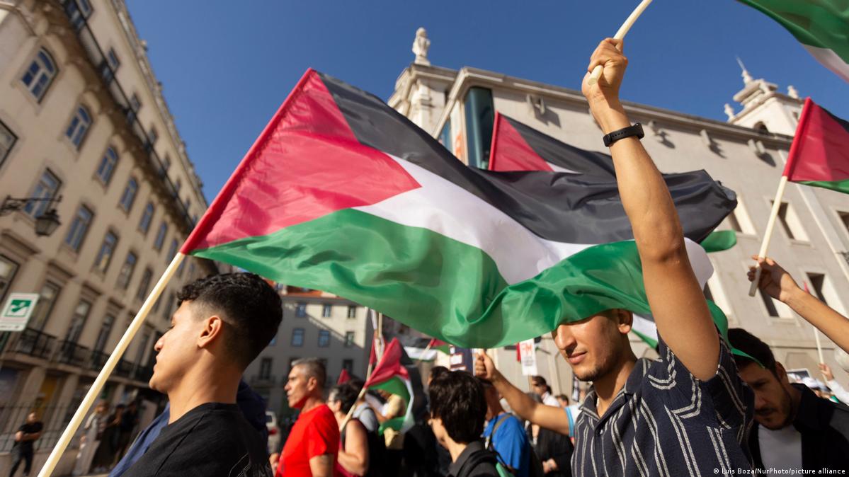 Which countries recognize Palestinian statehood?