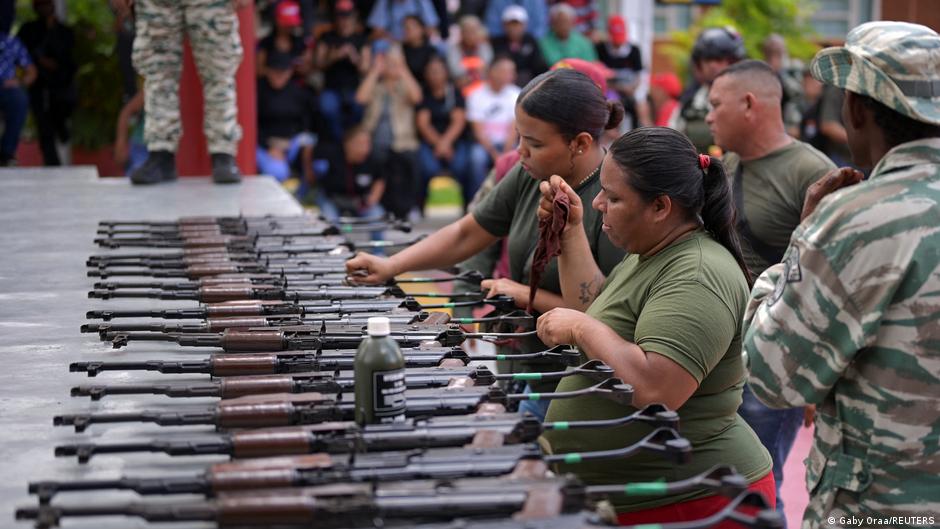 Venezuelans train with firearms amid rising US tensions
