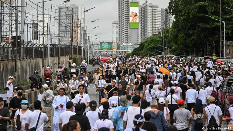 Philippinen: Zehntausende demonstrieren gegen Korruption – DW – 21.09.2025