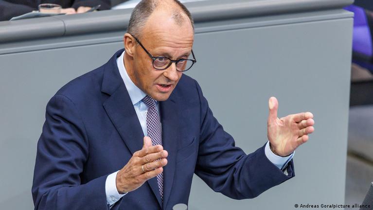 Kanzler Merz im Bundestag: Schweigen zu Trumps Rundumschlag