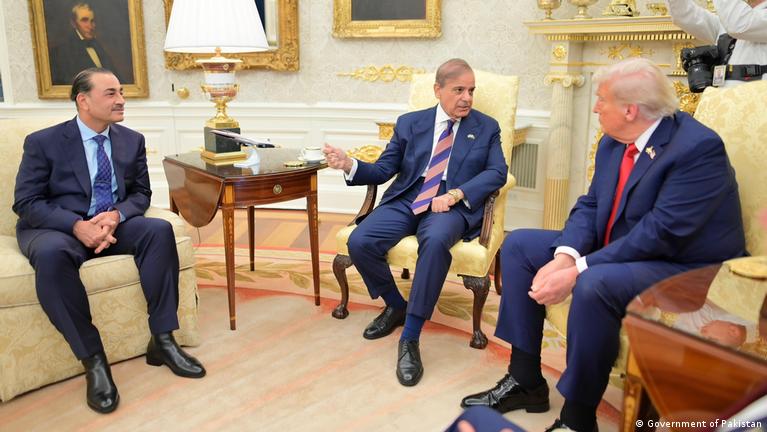 Pakistan under pressure to host successful US-Iran talks