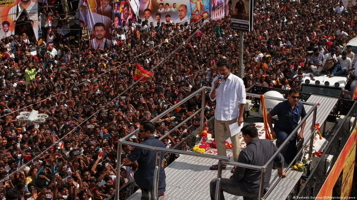 India stampede: Case filed against actor Vijay's party