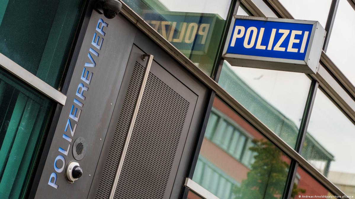 Germany news: Investigators raid homes of Frankfurt police