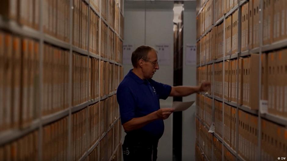 Netherlands' Nazi collaboration files spark privacy debate – DW – 10/16 ...