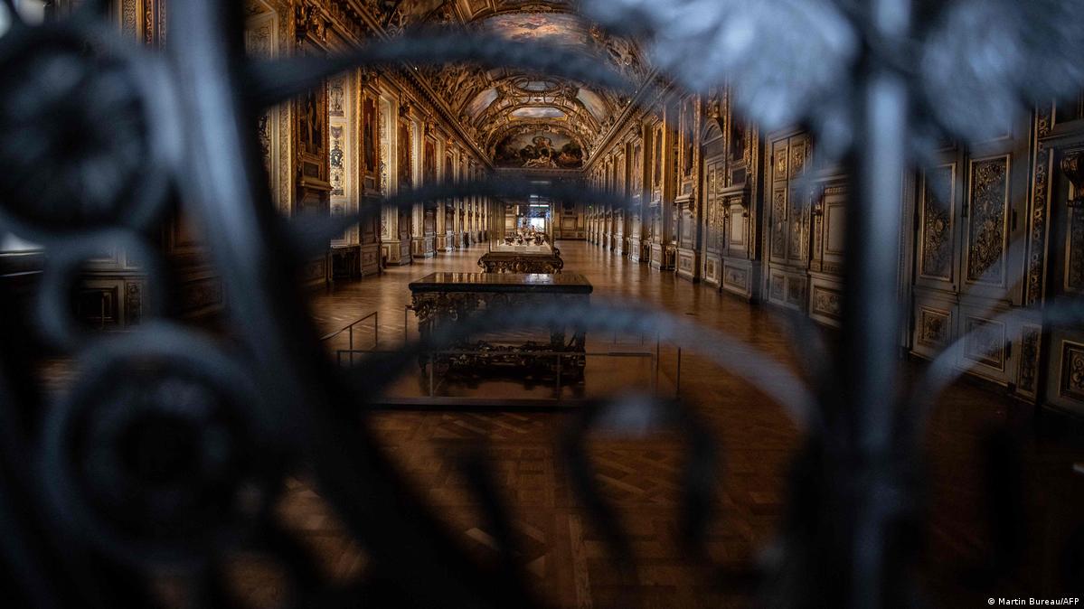 Los ladrones del Louvre perdieron algo del botín en su huida – DW – 19/10/2025