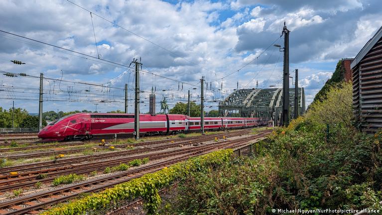Eurostar plans double-decker trains as rivals eye Tunnel