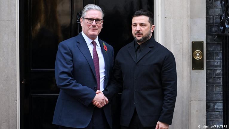 Ukraine: Zelenskyy in UK for talks with allies on missiles – DW – 10/25 ...