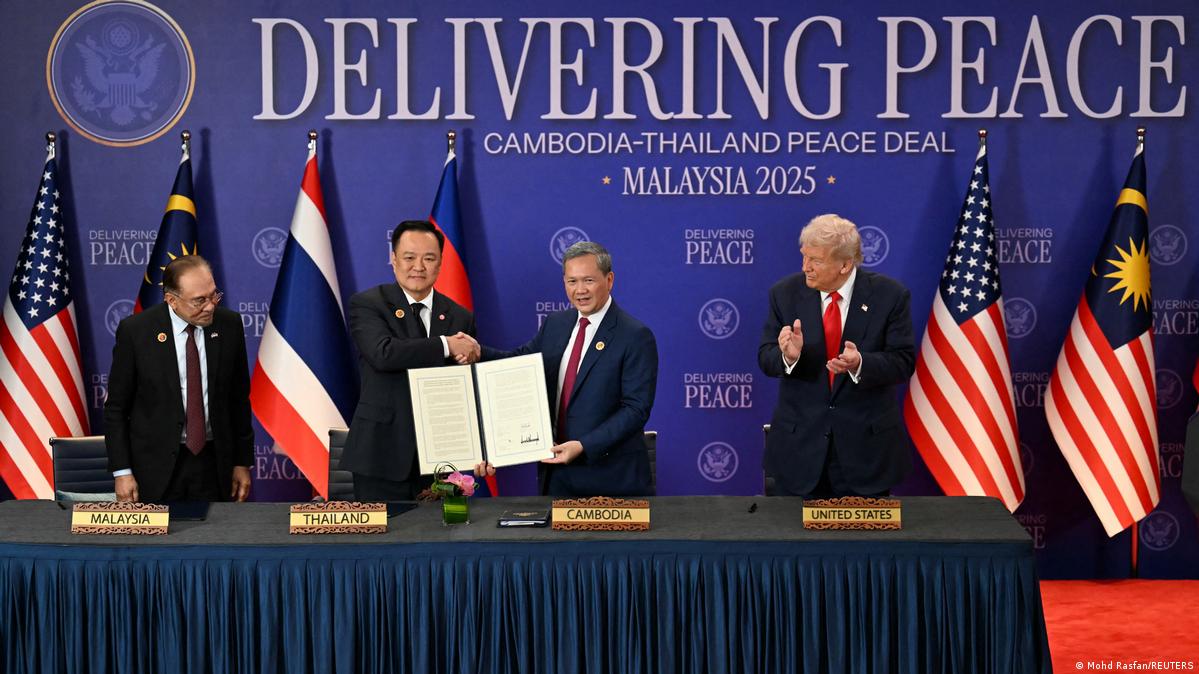 Тръмп в ролята на миротворец и между Тайланд и Камбоджа – DW – 26.10.2025