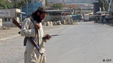 Pakistan reports fatal border clashes amid Afghanistan talks – DW – 10 ...