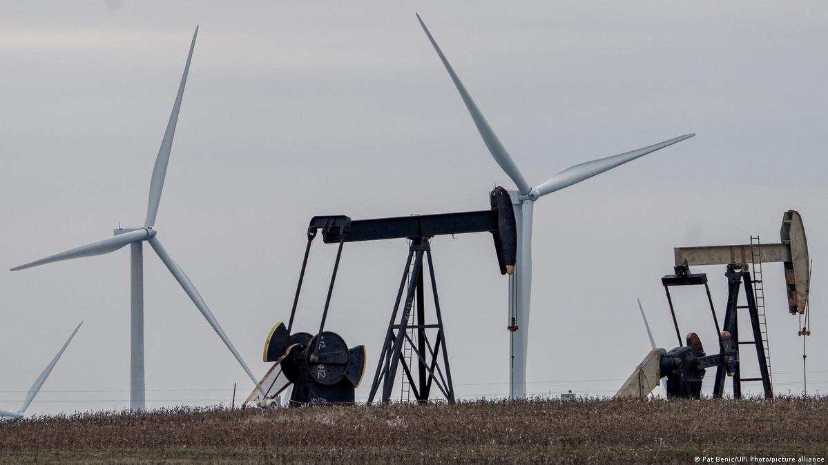 Momentum grows for global roadmap to phase out fossil fuels – DW – 11 ...