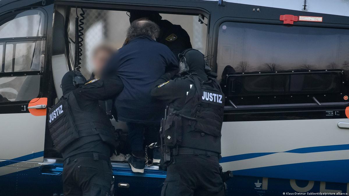 Suspect admits to driving car in Magdeburg market attack – DW – 11/10/2025