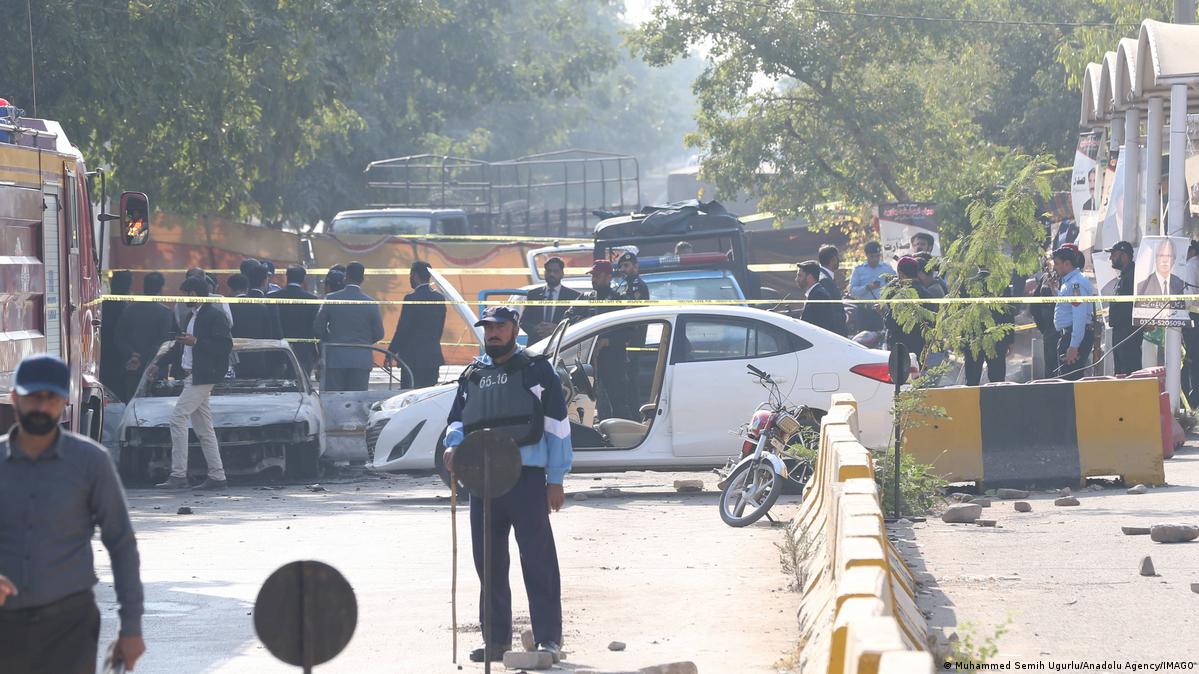 Islamabad bombing: Pakistan arrests 4, links to Afghan cell – DW – 11 ...
