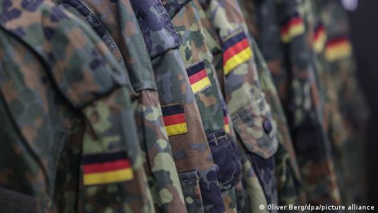 German coalition government agrees new military service plan