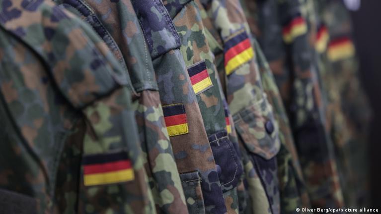 German coalition government agrees new military service plan