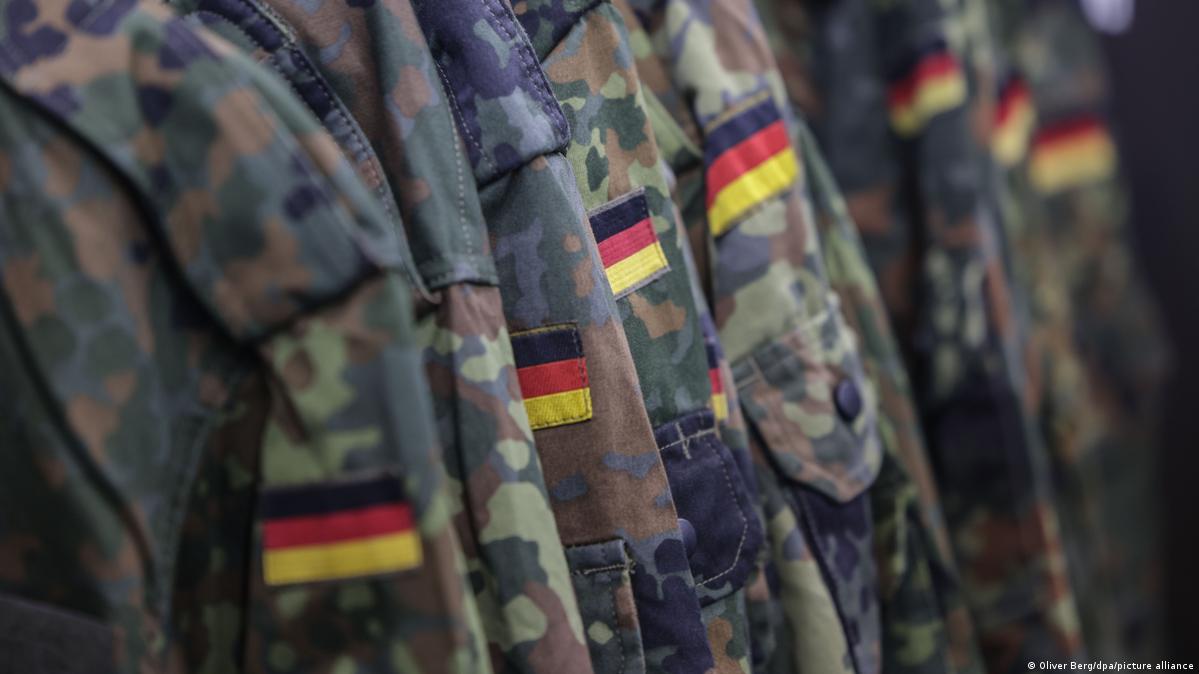 German coalition government agrees new military service plan