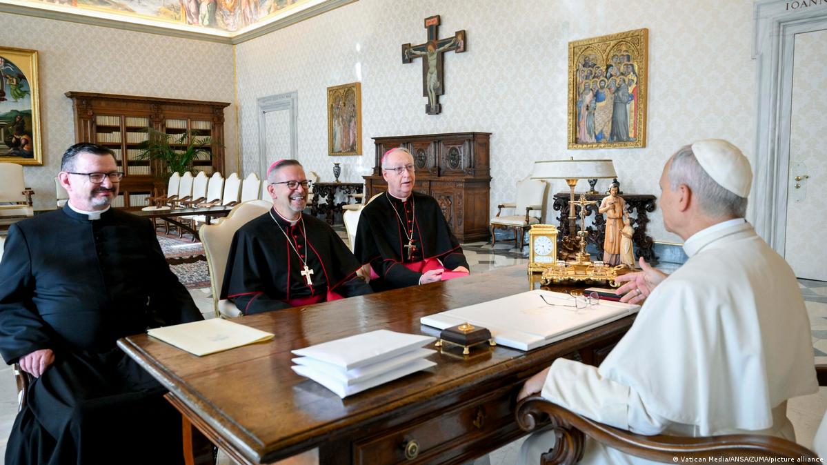 Pope returns dozens of Indigenous artifacts to Canada