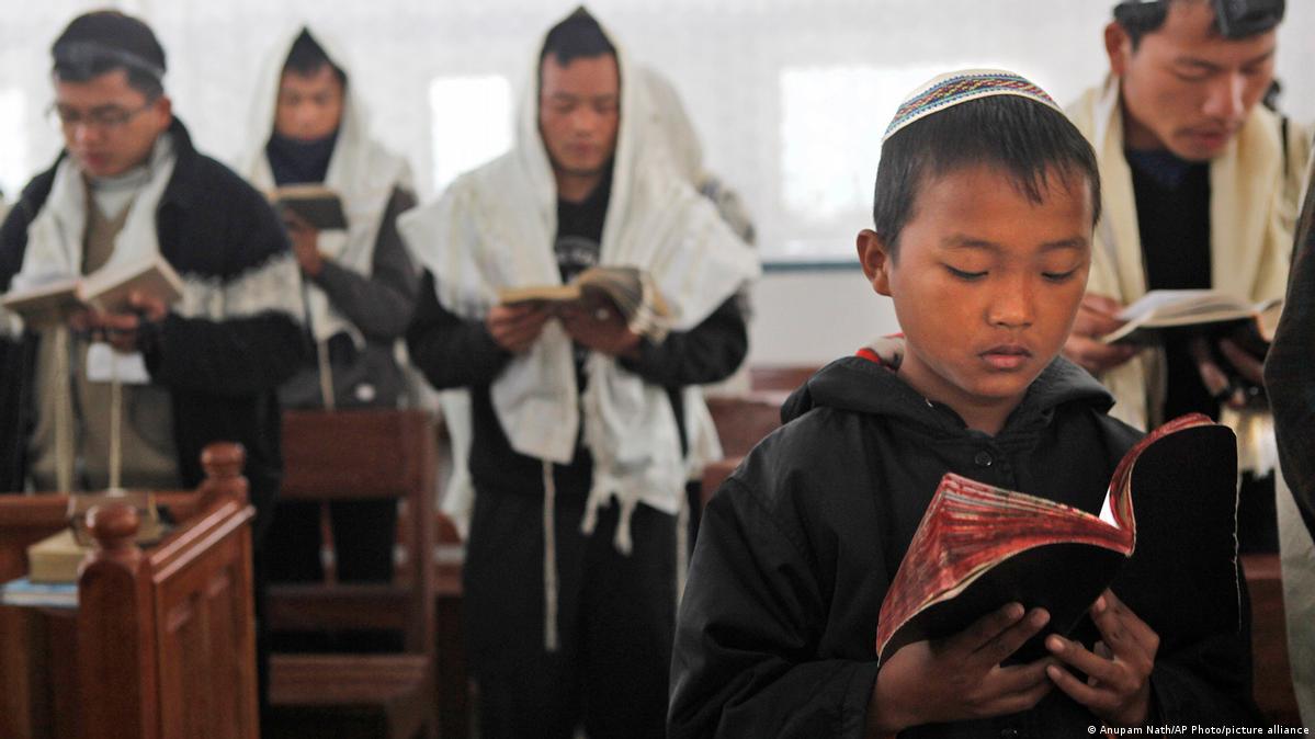 Israel to admit thousands from India's Jewish 'lost tribe'