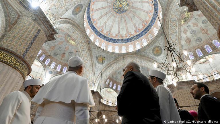 Pope Leo visits Turkey's Blue Mosque but does not pray