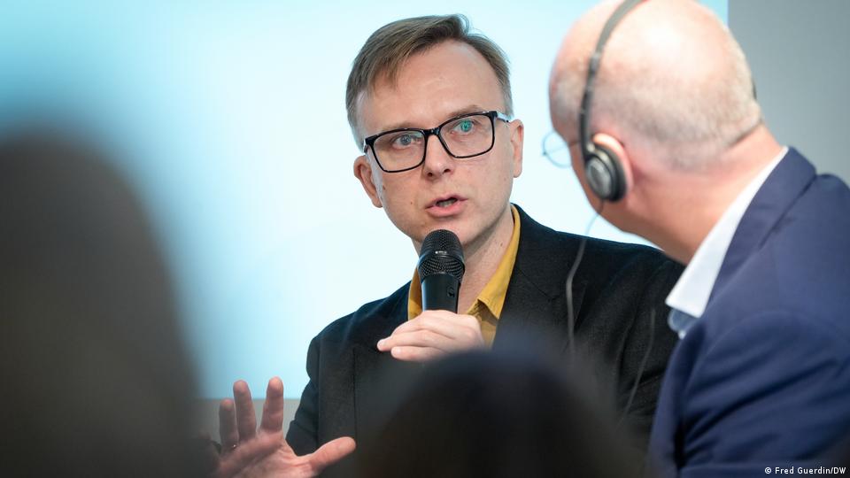 Ukrainian journalists share frontline stories in Brussels