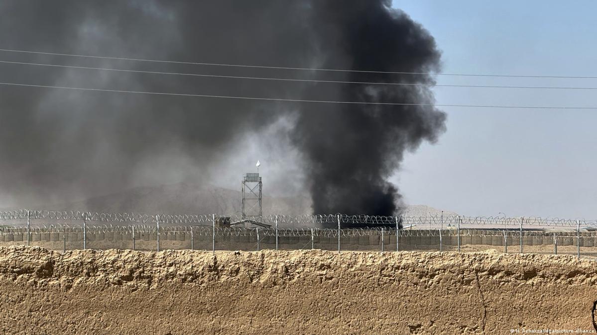 Pakistan and Afghanistan exchange fire after failed talks