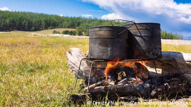 400,000-year-old Neanderthal campfire traces found in UK – DW – 12/10/2025