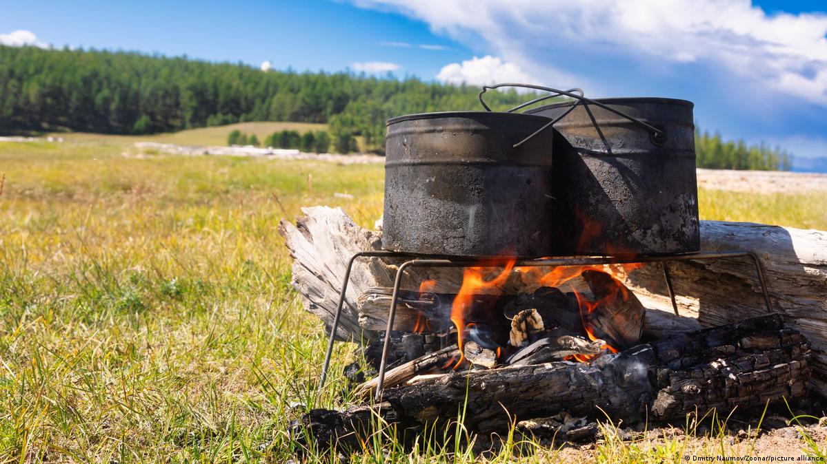 Signs of 400,000-year-old Neanderthal campfire found in UK – DW – 12/10 ...