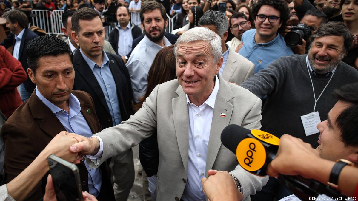 Chile election: Far-right Kast wins presidential runoff – DW – 12/14/2025
