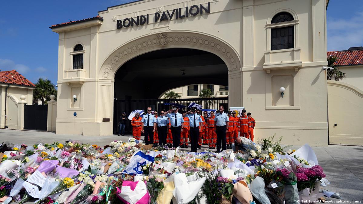 Bondi Beach shooting: Australia agrees to tougher gun laws