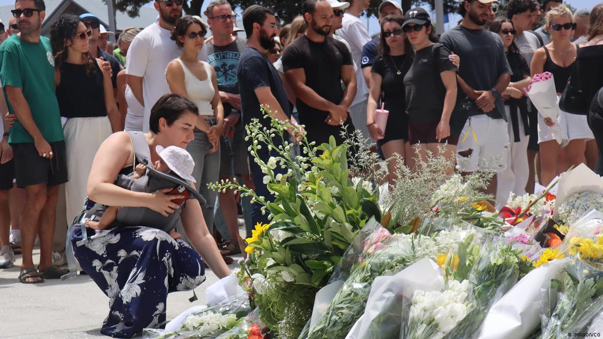 Fact check: Fake news spreads after Bondi Beach shooting – DW – 12/15/2025