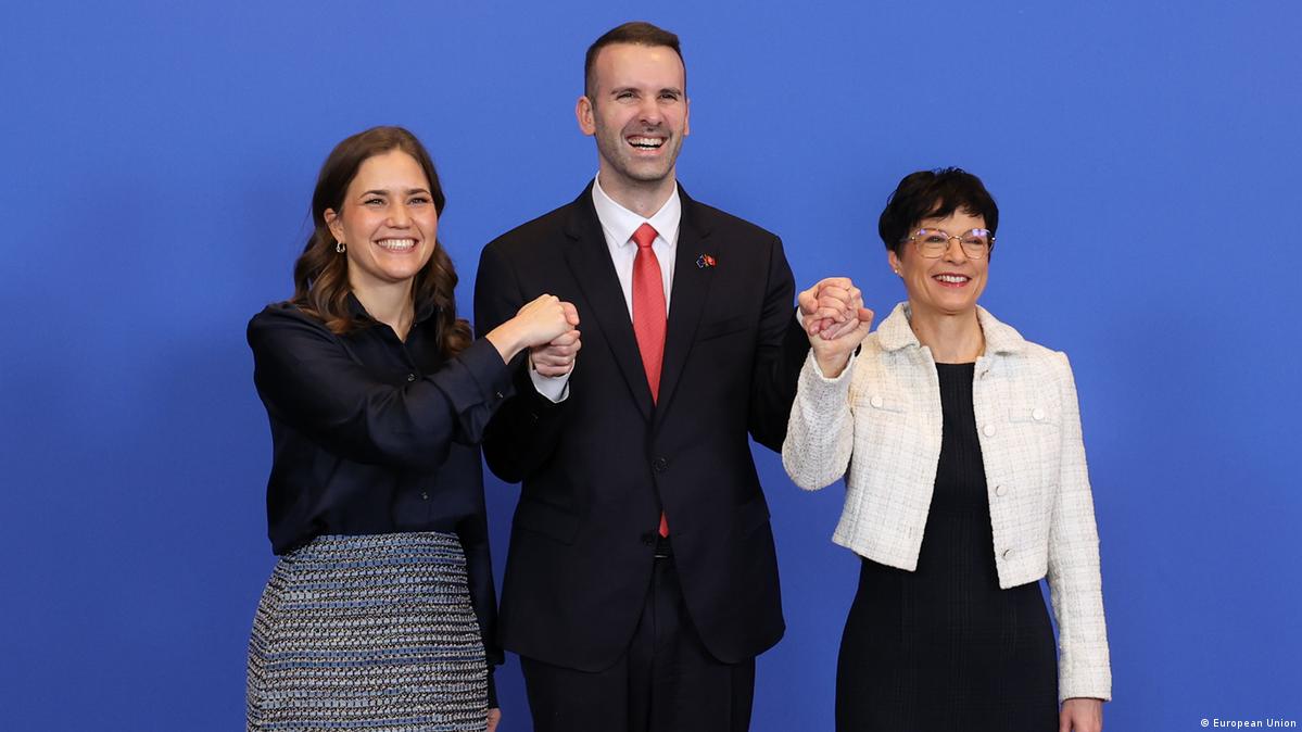 EU enlargement in the Western Balkans: All together now?