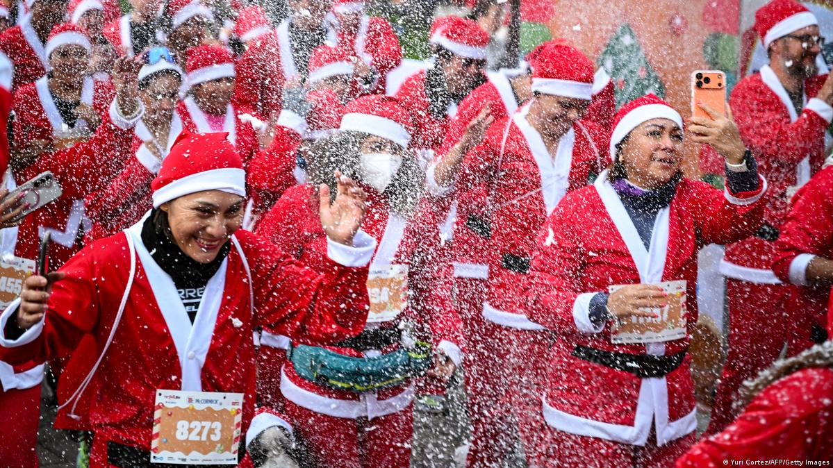 Santa Run worldwide: Charity run in Christmas costumes