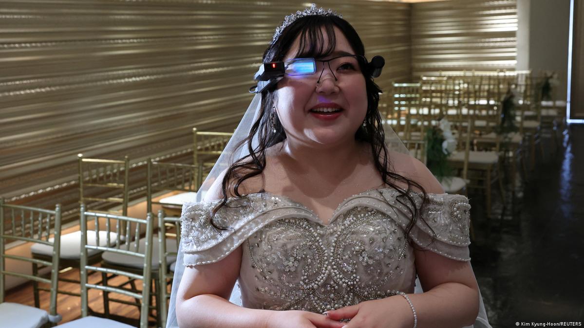 Love from your smartphone: AI marriages in Japan