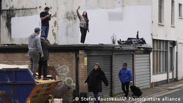 UK: Banksy unveils latest mural in London