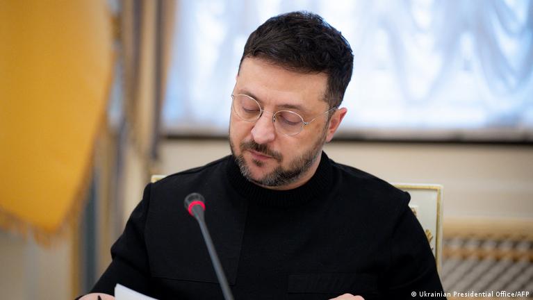 Ukraine: Zelenskyy unveils revised US-backed peace plan