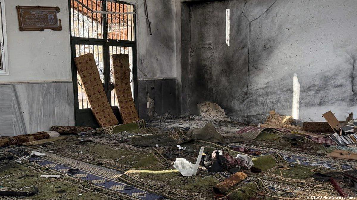 Syria: 8 killed in first major mosque attack since Assad – DW – 12/26/2025
